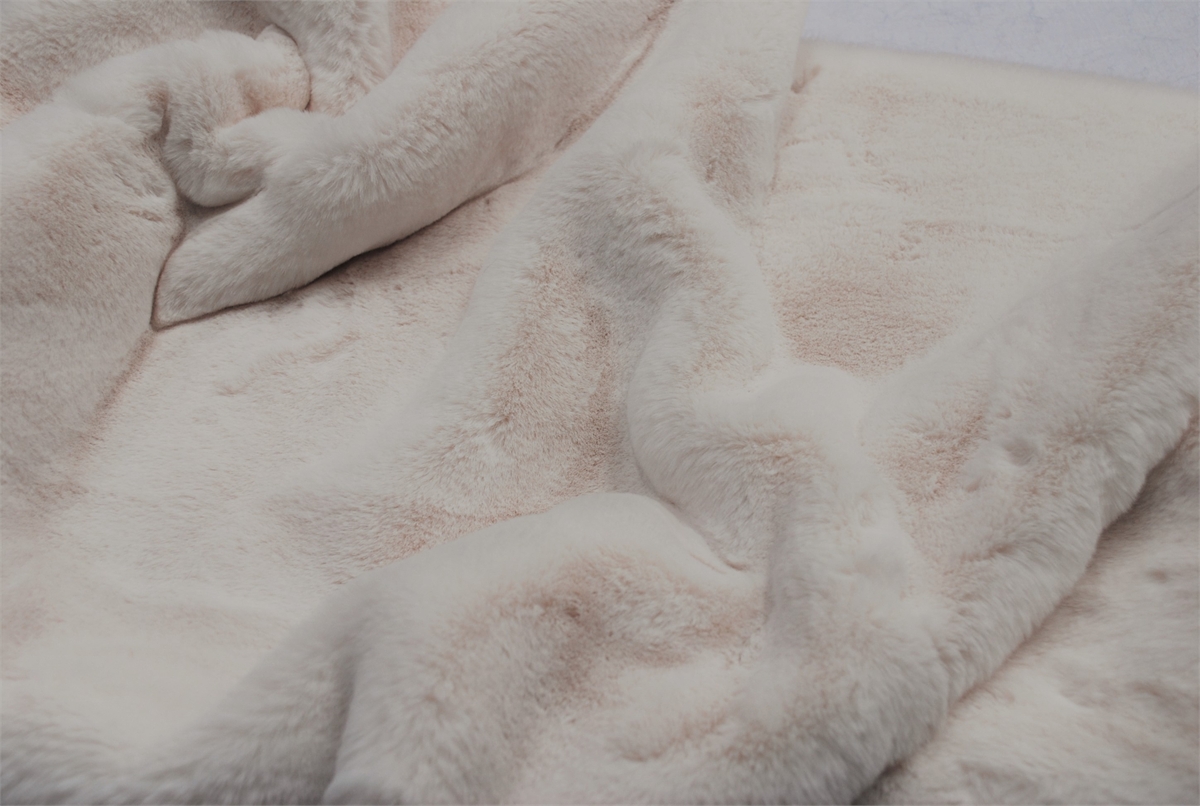 Super Luxury Faux Fur Fabric Material - PLUSH SUPER SOFT CREAM - CRS ...